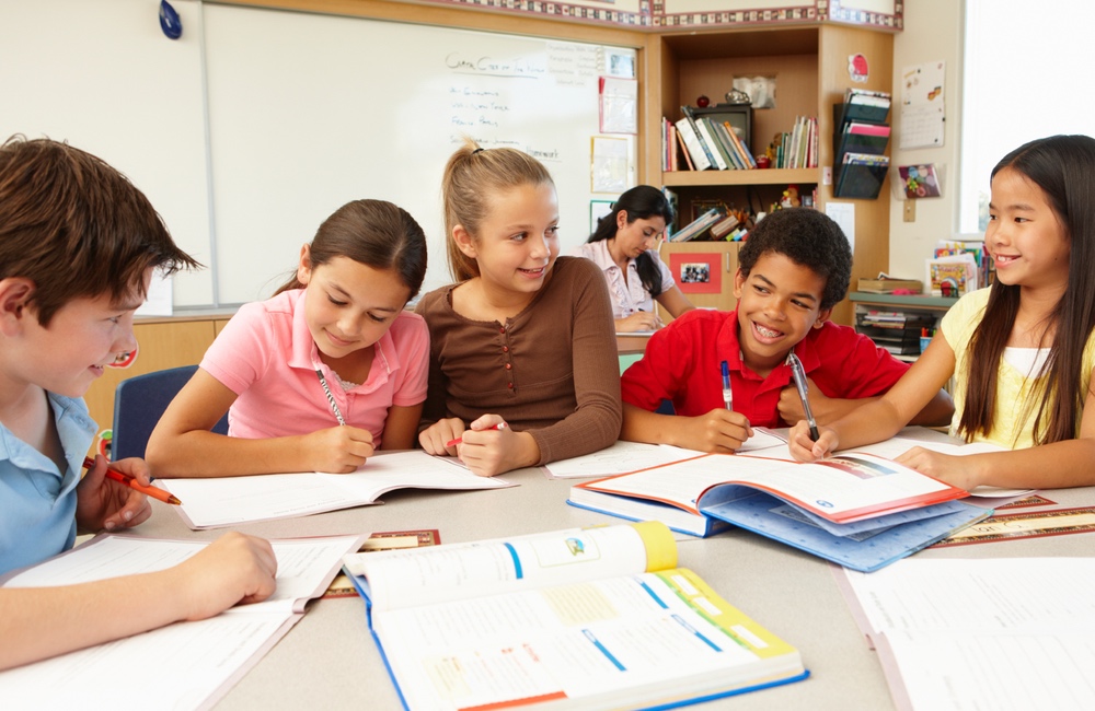 Unlikely Deskmates Foster Friendships